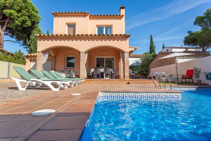 90 M² House ∙ 4 Bedrooms ∙ 6 Guests - L'Escala
