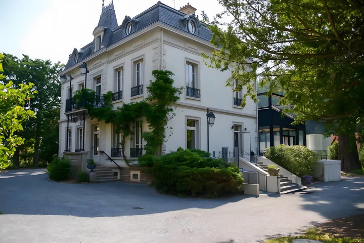 300 M² Finca ∙ 7 Bedrooms ∙ 15 Guests - Rhône