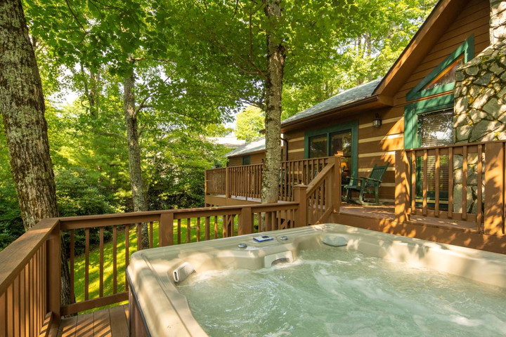 130 M² Cabin ∙ 3 Bedrooms ∙ 8 Guests - Boone, NC