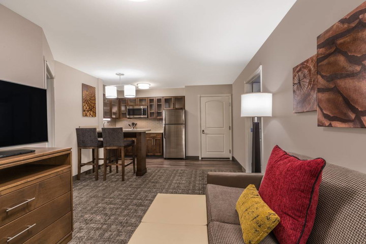 Condo ∙ 2 Bedrooms ∙ 7 Guests - Anchorage, AK