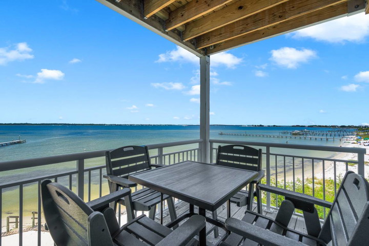 Condo ∙ 2 Bedrooms ∙ 6 Guests - Pensacola Beach, FL