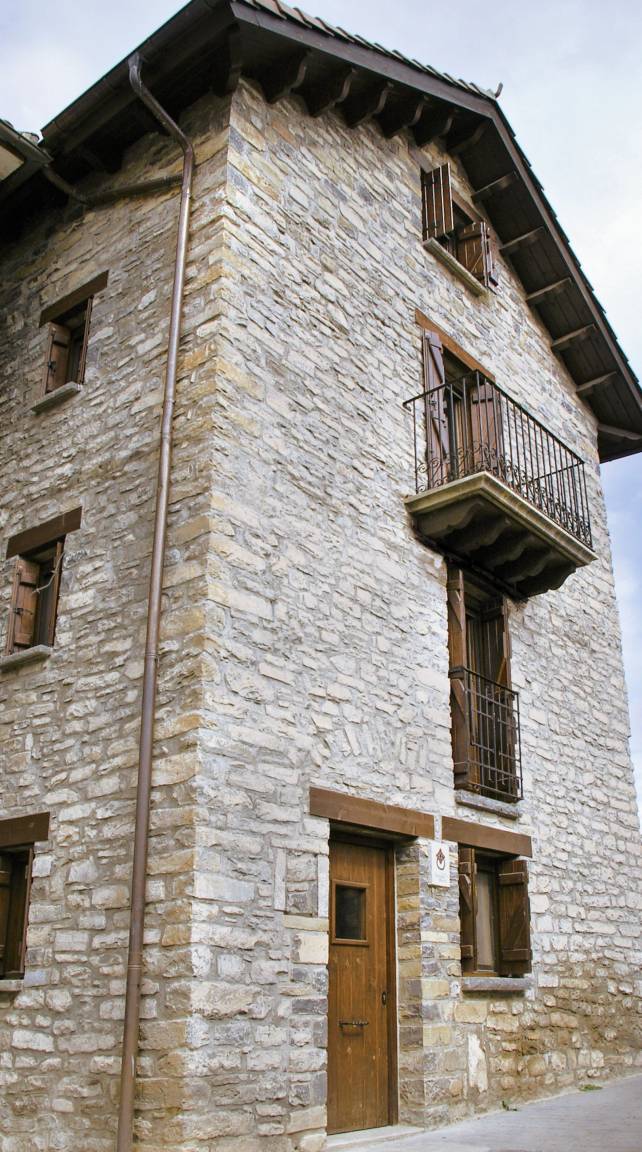 120 M² Casa ∙ 5 Habitaciones ∙ 12 Huéspedes - Jaca