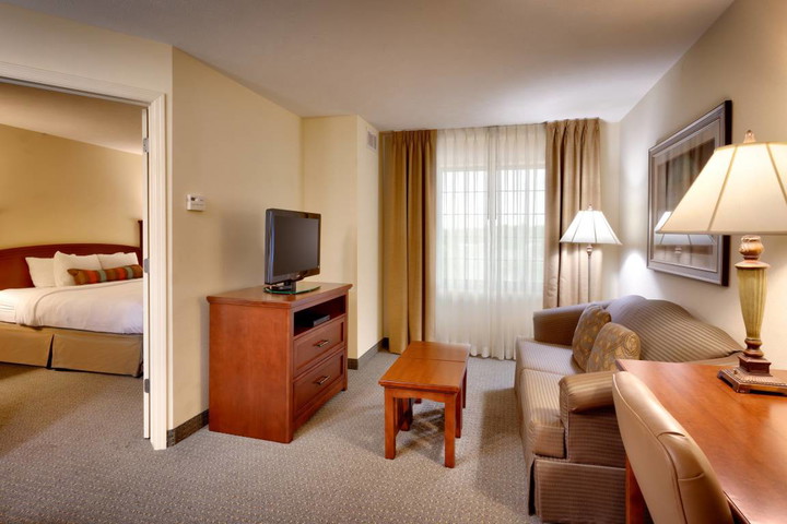 Condo ∙ 2 Bedrooms ∙ 6 Guests - Omaha, NE