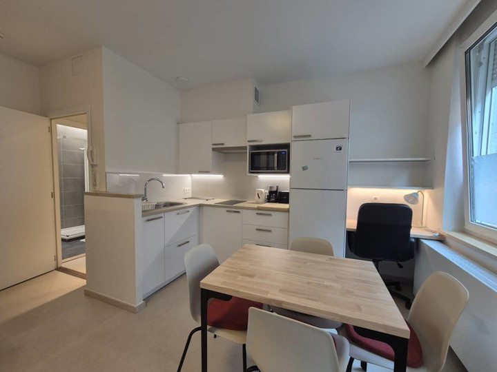 20 M² Apartamento ∙ 8 Habitaciones ∙ 6 Huéspedes - Liège