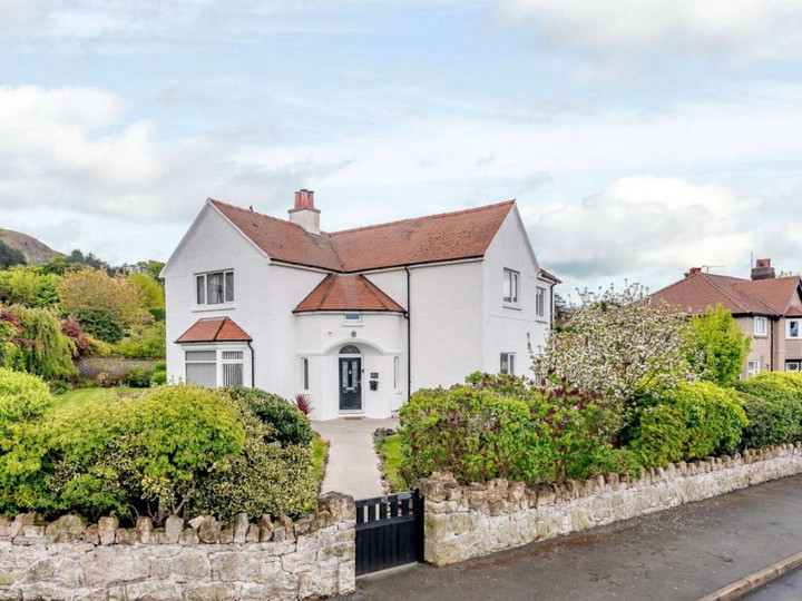 Cottage ∙ 4 Bedrooms ∙ 8 Guests - Llandudno
