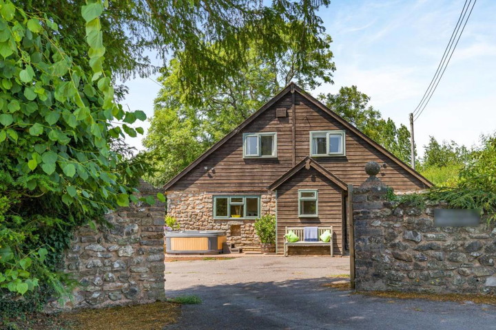 Cottage ∙ 6 Bedrooms ∙ 12 Guests - Honiton