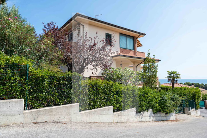 Villa ∙ 5 Chambres ∙ 9 Personnes - Pineto