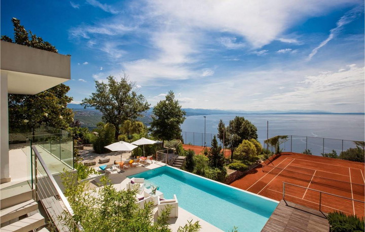 140 M² House ∙ 2 Bedrooms ∙ 4 Guests - Opatija