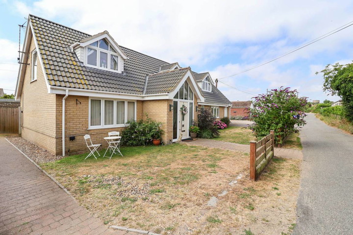 Cottage ∙ 5 Bedrooms ∙ 10 Guests - Lowestoft