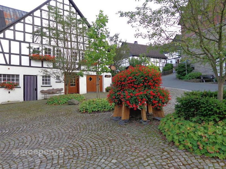 Ferienhaus ∙ 8 Schlafzimmer ∙ 16 Gäste - Schmallenberg