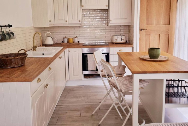 80 M² House ∙ 2 Bedrooms ∙ 4 Guests - Wroxham