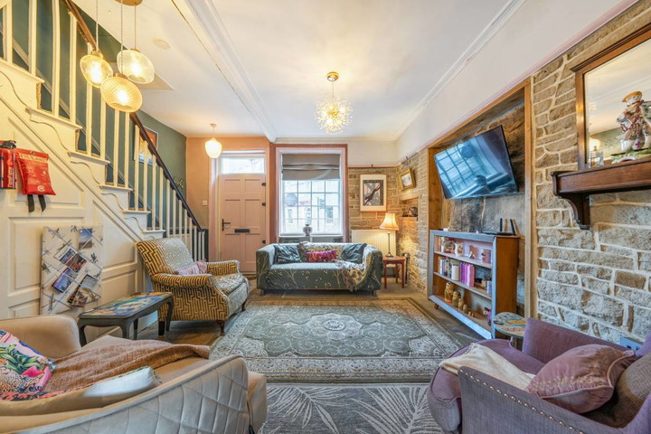 215 M² House ∙ 4 Bedrooms ∙ 8 Guests - Todmorden