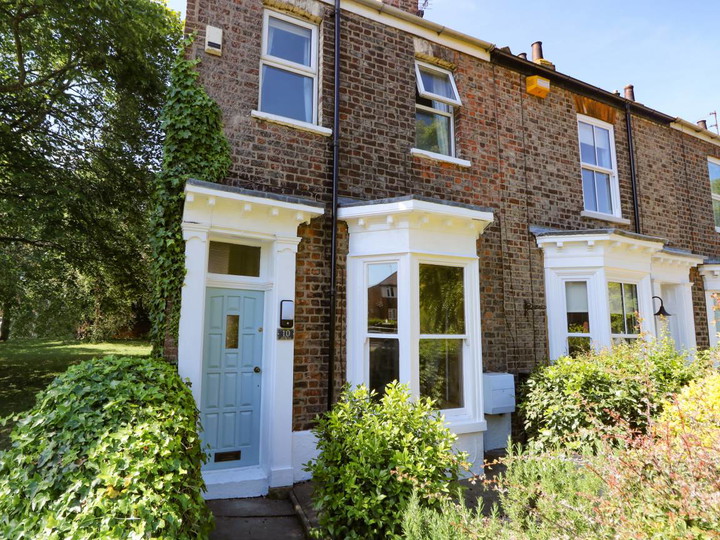 Cottage ∙ 3 Bedrooms ∙ 6 Guests - York