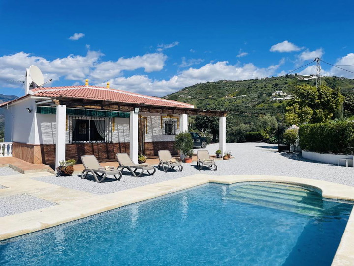 100 M² Villa ∙ 4 Bedrooms ∙ 8 Guests - Torrox