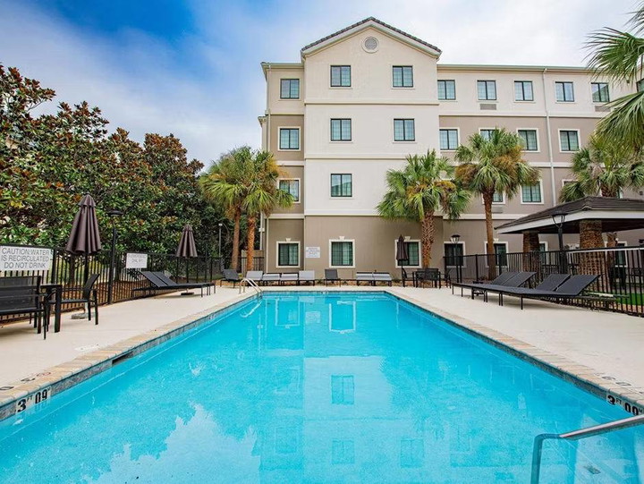 Hotel ∙ 1 Bedroom ∙ 4 Guests - Lafayette, LA