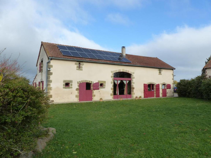 250 M² Gîte ∙ 5 Chambres ∙ 12 Personnes - Allier