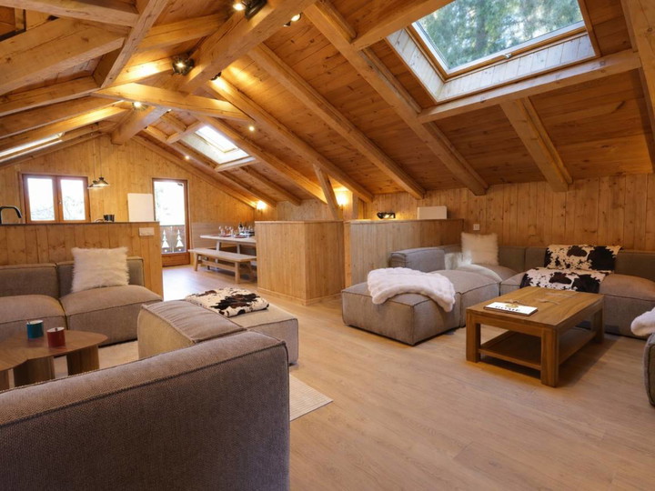 300 M² Chalet ∙ 6 Bedrooms ∙ 15 Guests - Courchevel