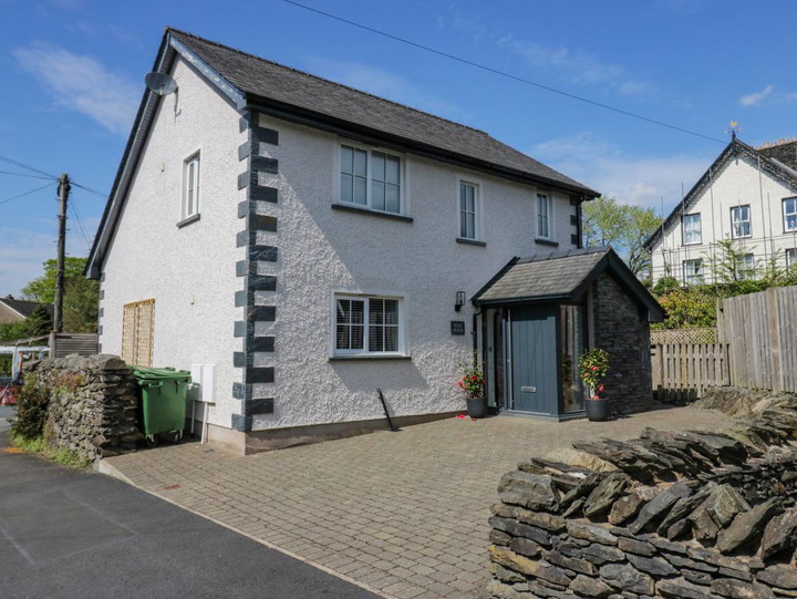 Cottage ∙ 4 Bedrooms ∙ 8 Guests - Bowness-on-Windermere