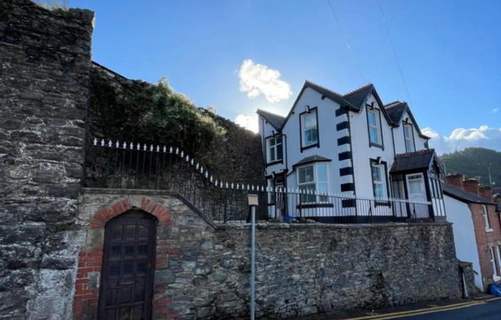 112 M² House ∙ 4 Bedrooms ∙ 8 Guests - Llangollen