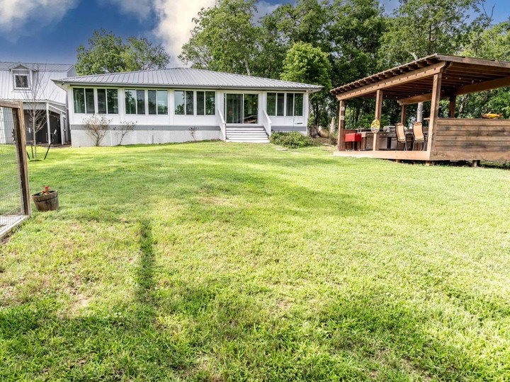 Accommodation ∙ 5 Bedrooms ∙ 8 Guests - Bastrop, TX