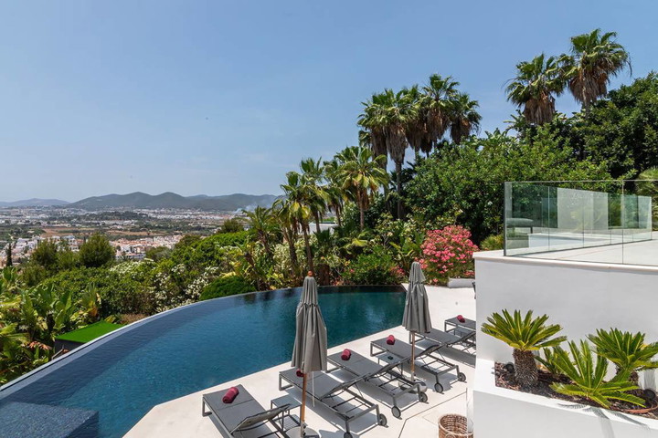Villa ∙ 4 Bedrooms ∙ 8 Guests - Ibiza
