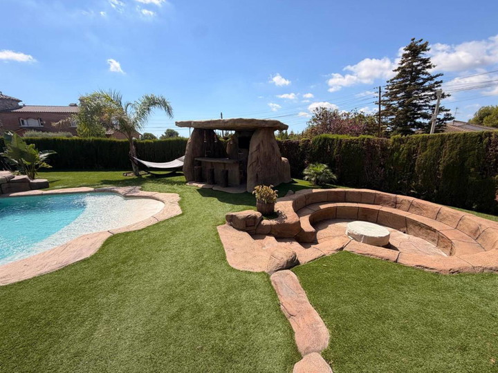 360 M² Villa ∙ 5 Chambres ∙ 16 Personnes - Cunit