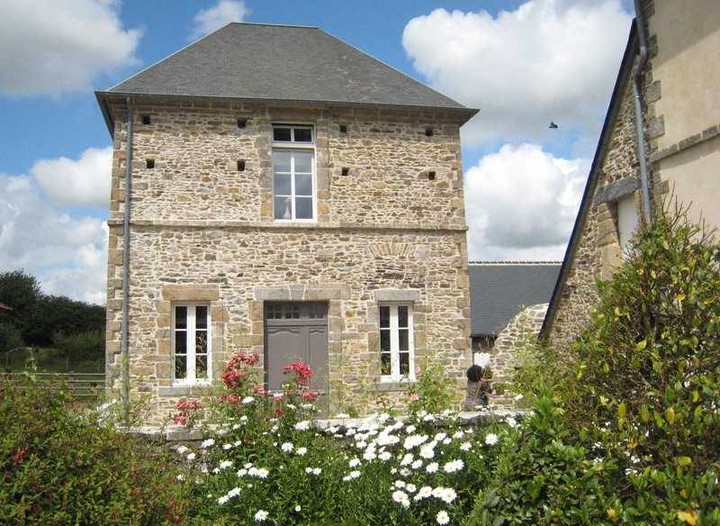 80 M² Gîte ∙ 2 Chambres ∙ 4 Personnes - Coutances