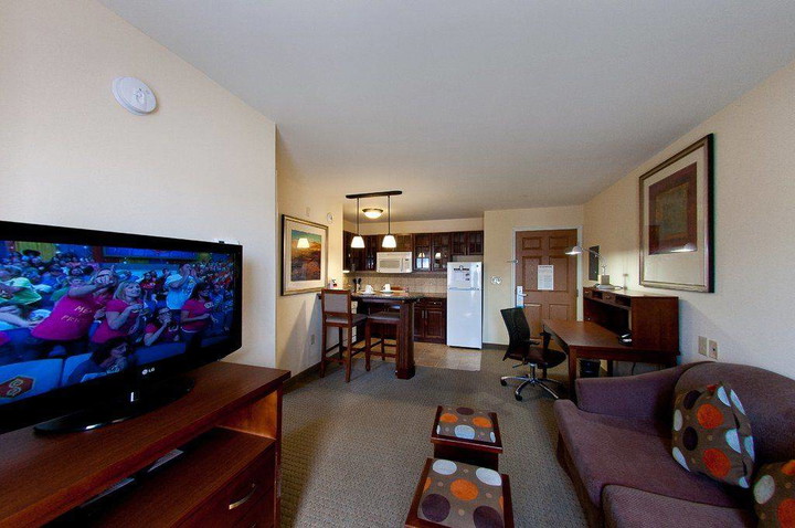 Hotel ∙ 1 Bedroom ∙ 4 Guests - East Stroudsburg, PA