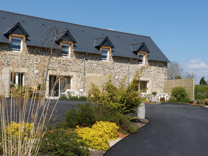 94 M² Gîte ∙ 2 Chambres ∙ 4 Personnes - Pontorson