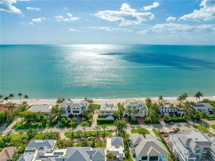 394 M² House ∙ 4 Bedrooms ∙ 8 Guests - Naples, FL