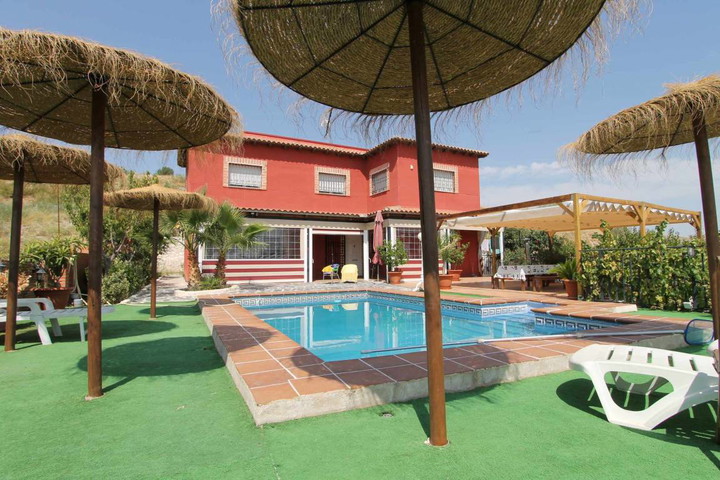 590 M² Casa ∙ 5 Habitaciones ∙ 12 Huéspedes - Aranjuez