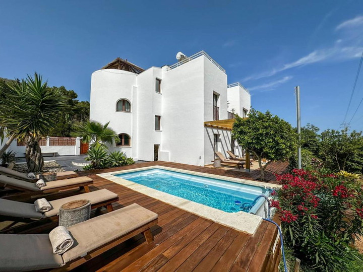 380 M² Villa ∙ 5 Bedrooms ∙ 10 Guests - Ibiza