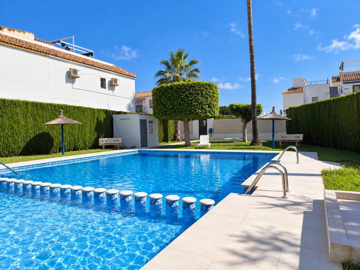62 M² Huis ∙ 2 Slaapkamers ∙ 4 Gasten - Torrevieja