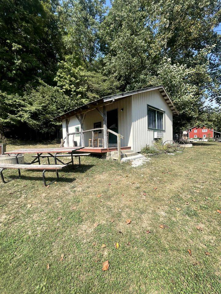 House ∙ 1 Bedroom ∙ 8 Guests - Nashville, IN