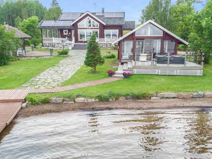 150 M² Talo ∙ 5 Makuuhuonetta ∙ 10 Vierasta - Nummela