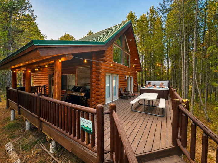 232 M² Cabin ∙ 5 Bedrooms ∙ 16 Guests - Island Park, ID