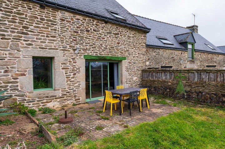 115 M² Huis ∙ 3 Slaapkamers ∙ 6 Gasten - Josselin
