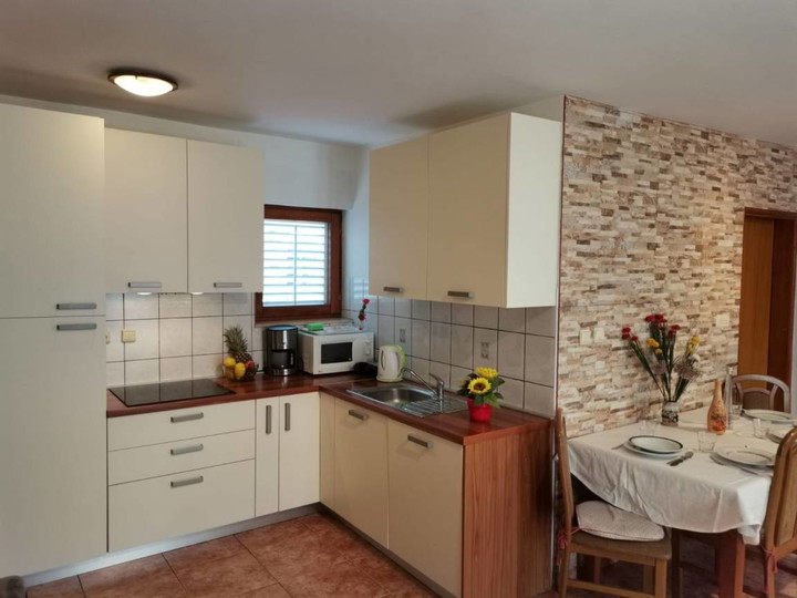 60 M² Apartment ∙ 2 Bedrooms ∙ 5 Guests - Starigrad