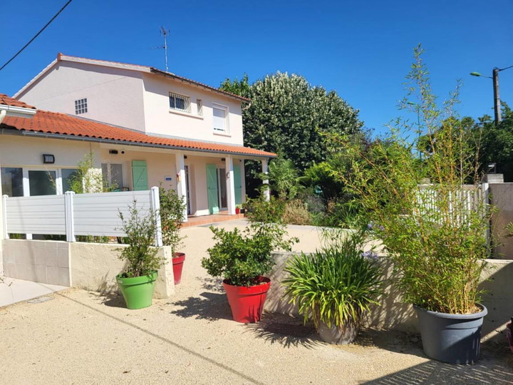 121 M² Gîte ∙ 4 Chambres ∙ 9 Personnes - Grenade