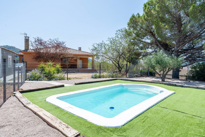 160 M² House ∙ 3 Bedrooms ∙ 10 Guests - Siurana