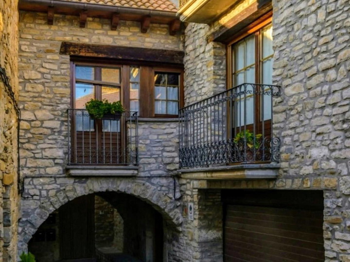 50 M² Apartamento ∙ 2 Habitaciones ∙ 4 Huéspedes - Jaca