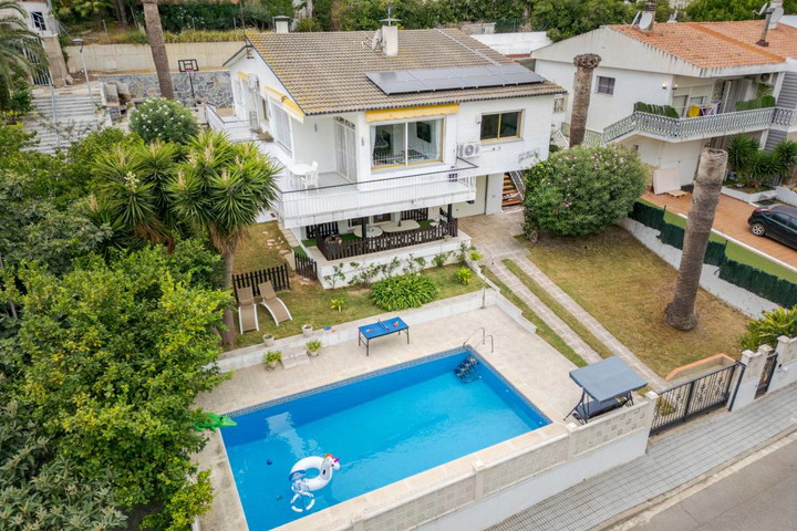 350 M² Villa ∙ 6 Habitaciones ∙ 13 Huéspedes - Tarragona