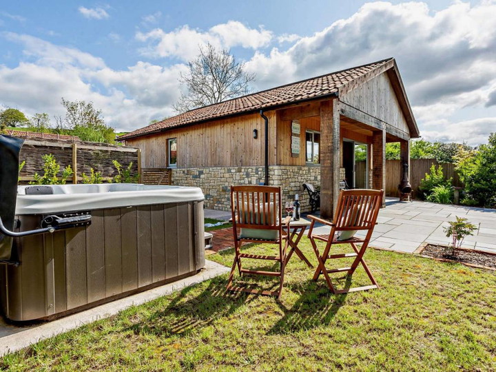 Cottage ∙ 2 Bedrooms ∙ 4 Guests - Shepton Mallet