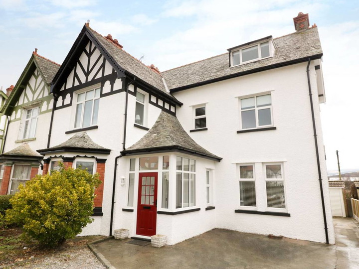 Cottage ∙ 6 Bedrooms ∙ 14 Guests - Conwy