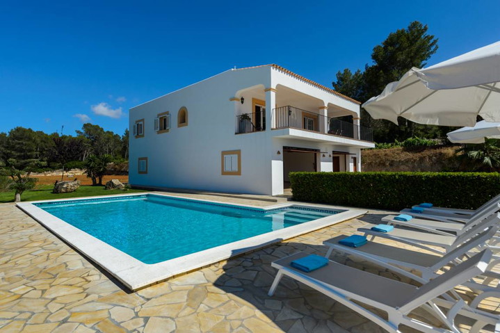 250 M² Villa ∙ 3 Bedrooms ∙ 6 Guests - Ibiza
