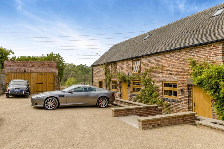 Cottage ∙ 7 Bedrooms ∙ 16 Guests - Stoke-on-Trent