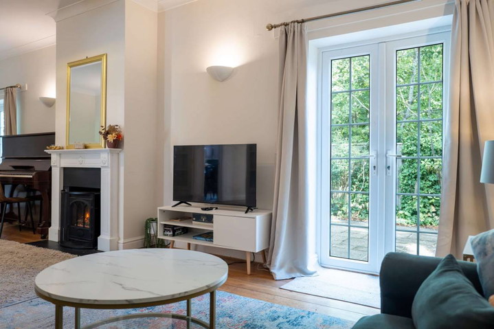 Apartment ∙ 5 Bedrooms ∙ 10 Guests - Royal Tunbridge Wells