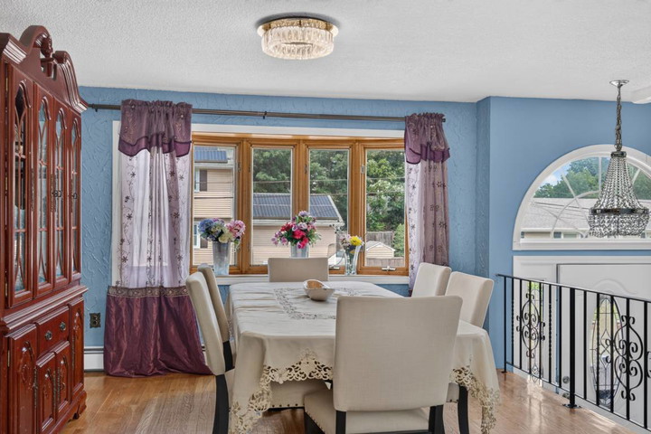 House ∙ 6 Bedrooms ∙ 1 Guest - Lynn