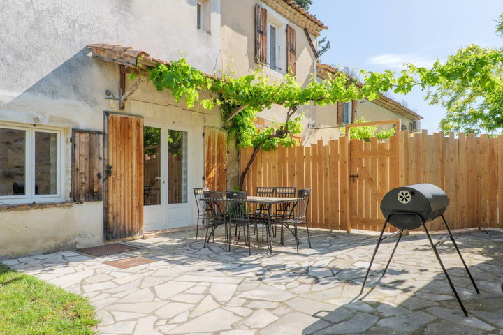 70 M² Cottage ∙ 2 Bedrooms ∙ 6 Guests - Pierrelatte