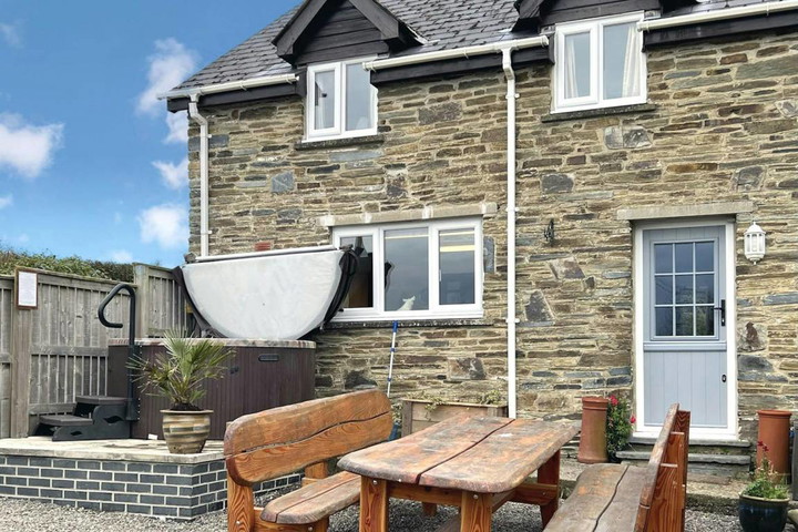 74 M² Cottage ∙ 5 Bedrooms ∙ 10 Guests - Cardigan